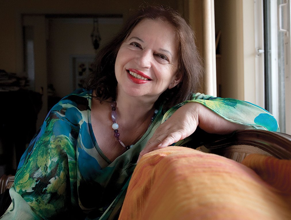 Dora Bakopoulou: En Lefko - Home